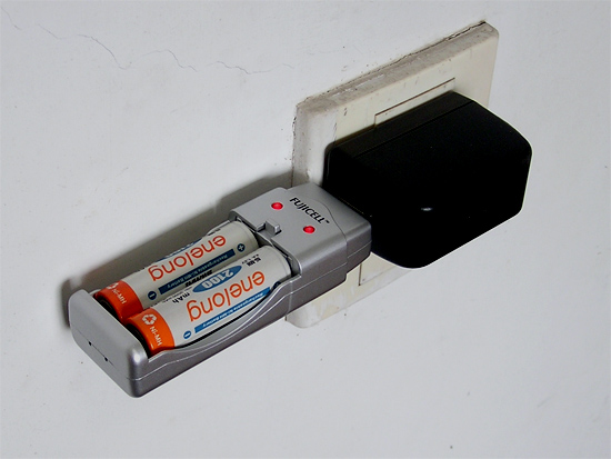 Купить USB зарядное устройство для ni-mh аккумуляторов АА и ААА батареи ...